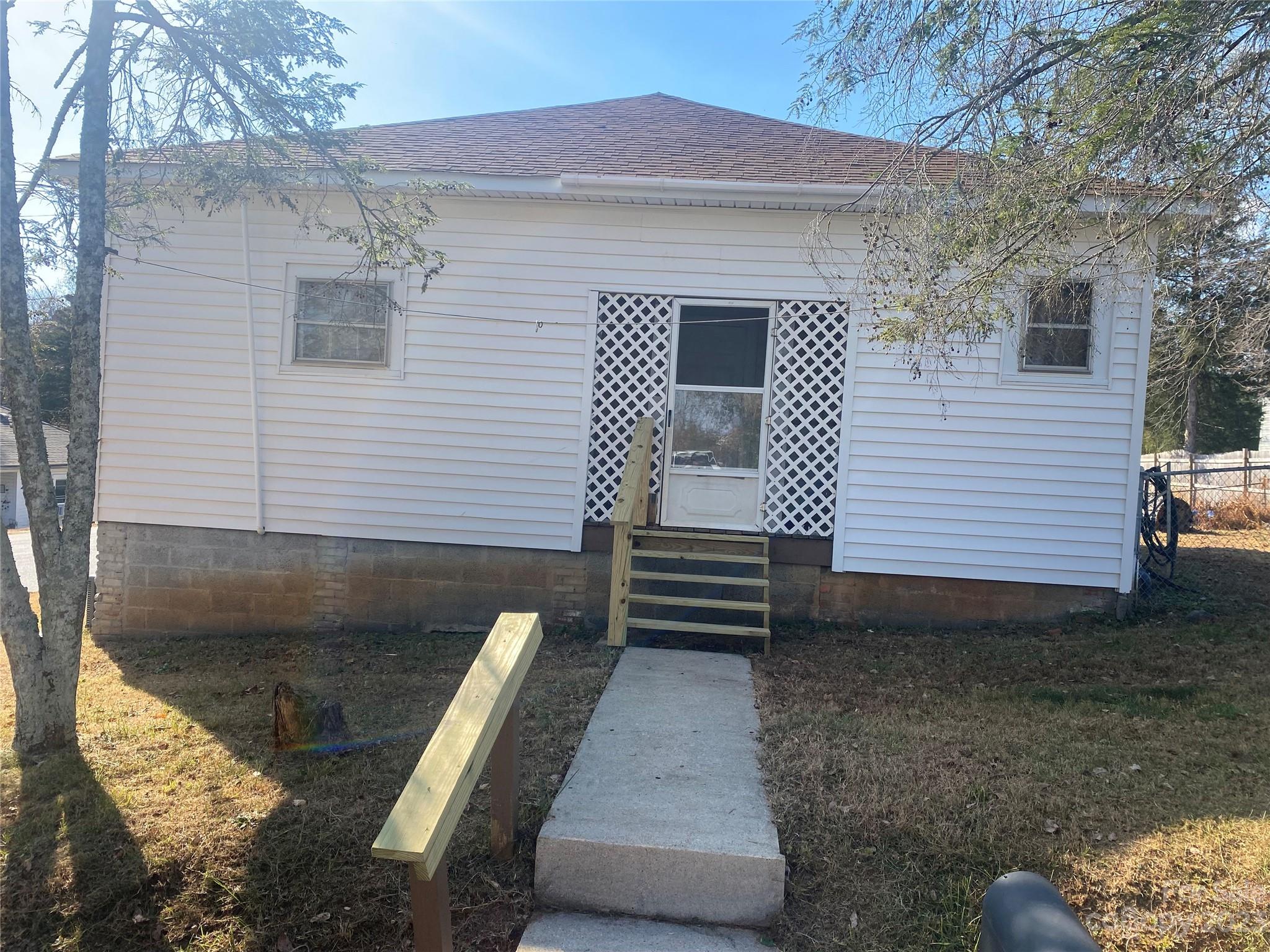 810 Treeland Circle - Barlow & Triplett Realty