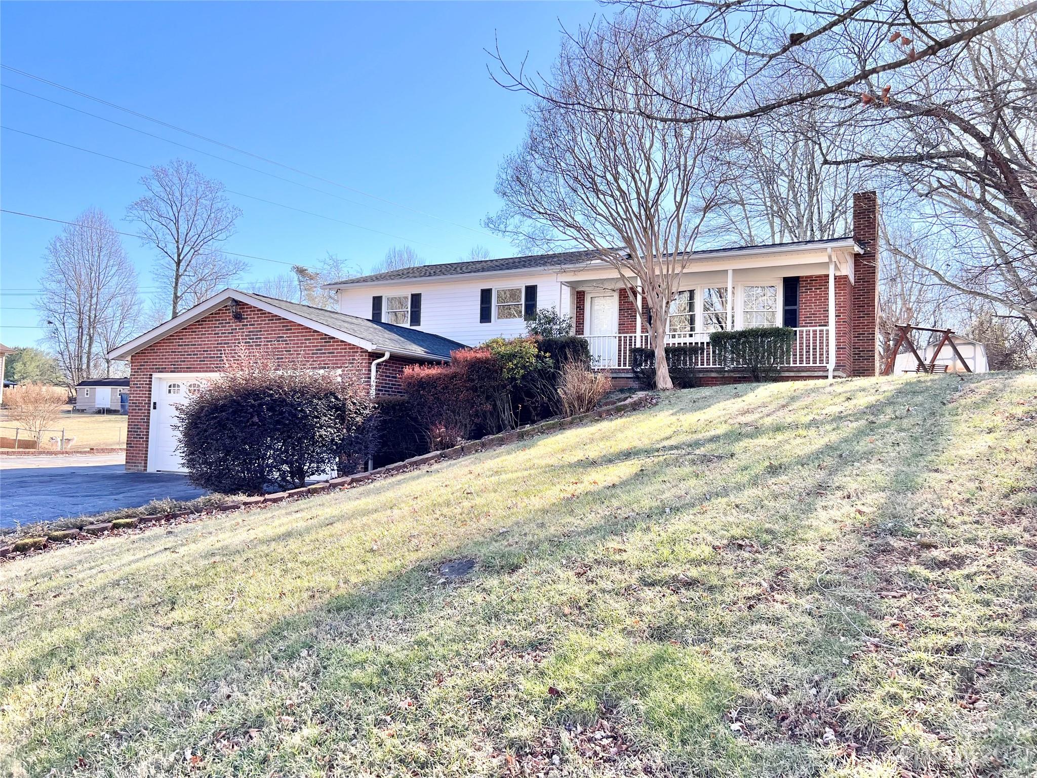 343 Birch Circle Drive - Barlow & Triplett Realty